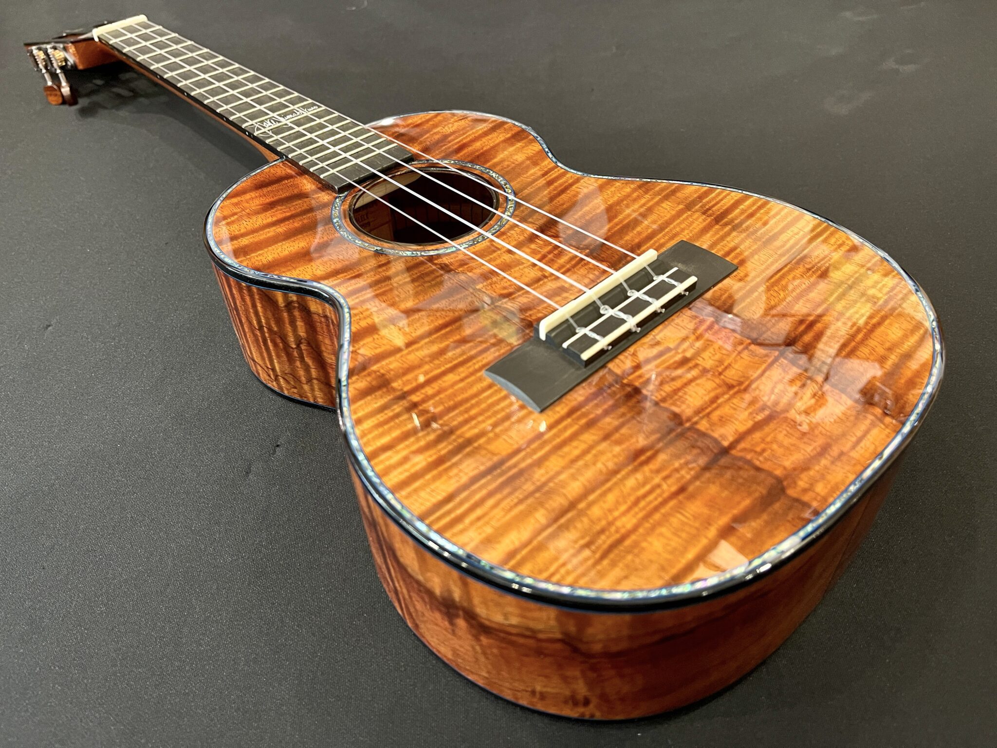 Hawaiian Handmade Ukuleles - Ukulele Store